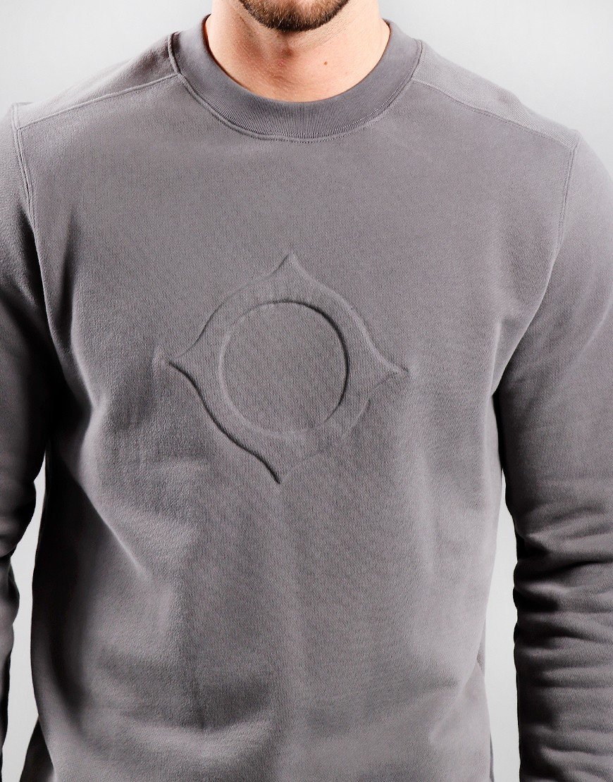 MA.Strum Embossed Crew Sweat Dark Slate - Terraces Menswear